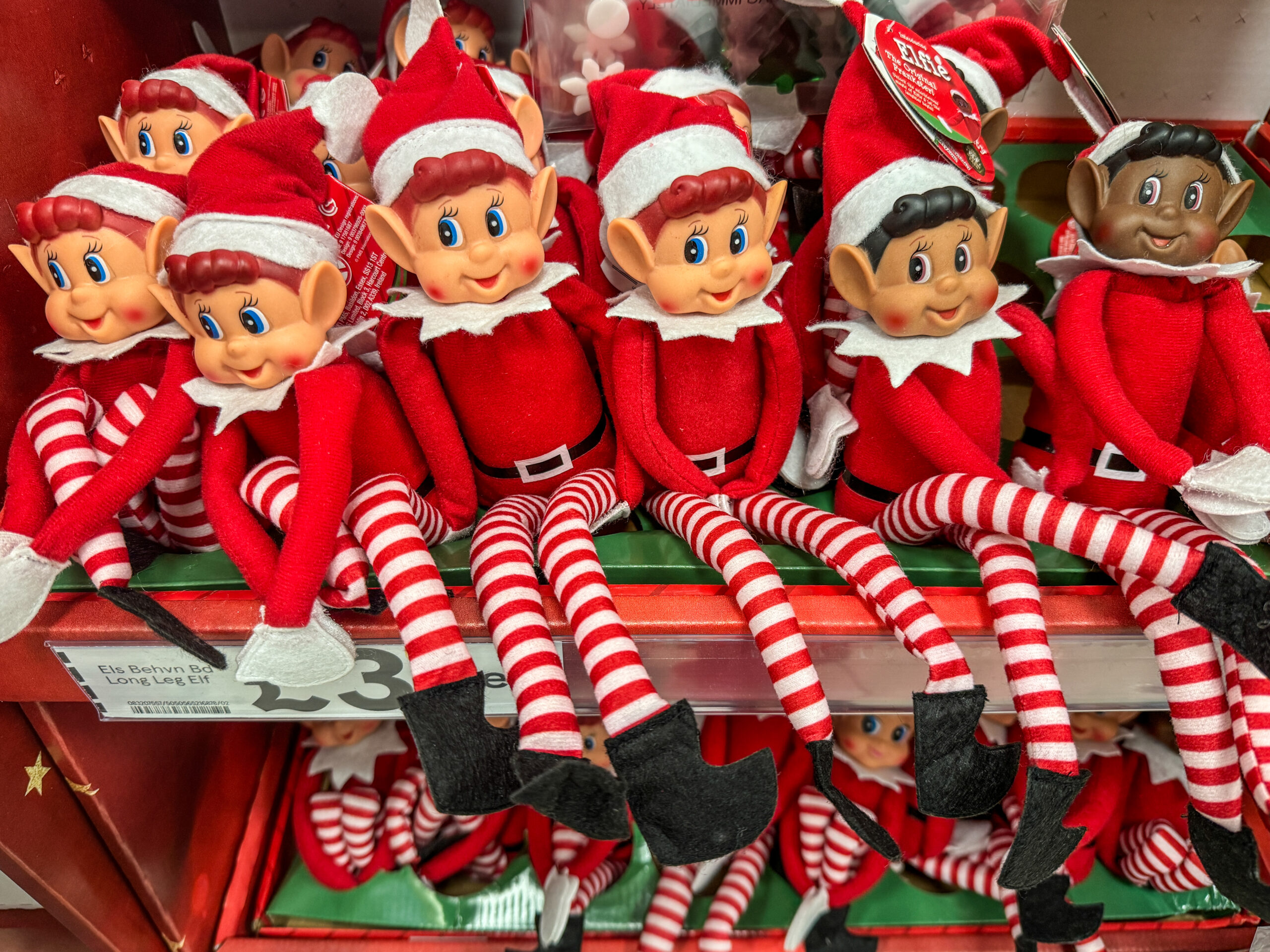Elf on the Shelf: a manók, akik nemcsak a polcon ülnek, hanem belopják ...